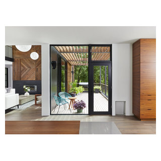 Horizontal Round Bar Railing on Exterior Deck - Moderne - Salon - New ...