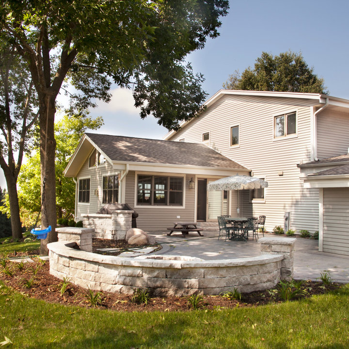 75 Vinyl Exterior Home Ideas You'll Love - November, 2025 | Houzz
