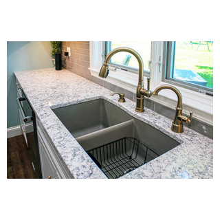 Waypoint Light Gray Kitchen Cabinets and Eternia Quartz Countertops ...