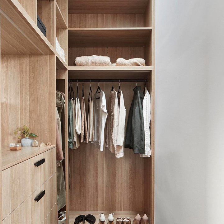 75 Beautiful Small Walk-in Wardrobe Ideas & Designs - July 2024 | Houzz AU