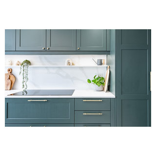 Deep Forest Green Shaker Kitchen - Traditional - Kitchen - London - by ...