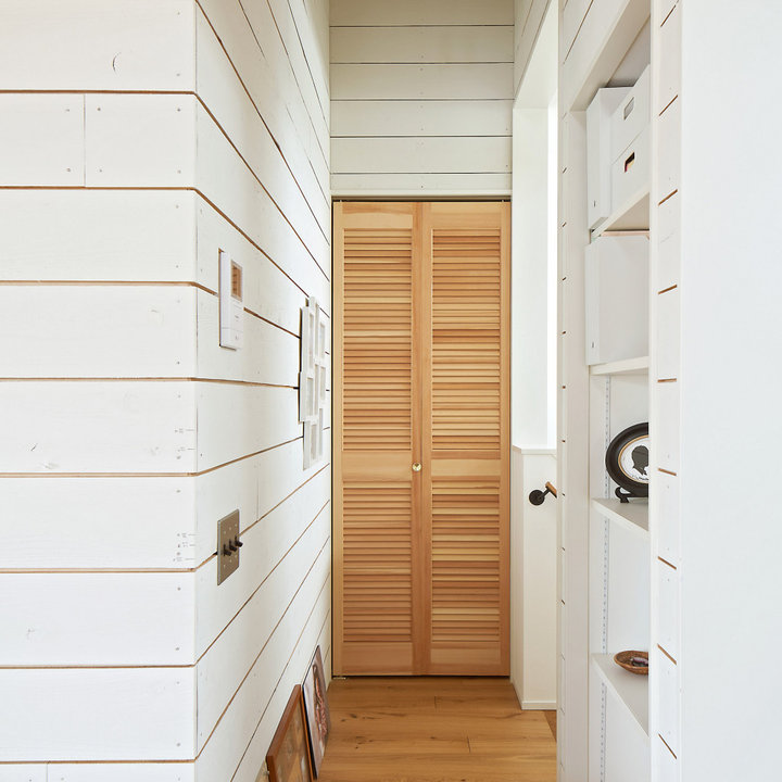 75 Shiplap Wall Hallway Ideas You'll Love - December, 2025 | Houzz