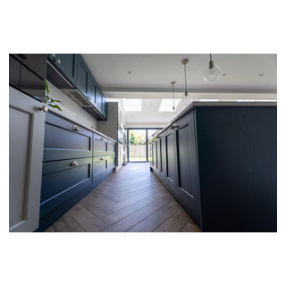 Modern and Inviting Shaker Kitchen - Modern - Kitchen - Hampshire - by ...