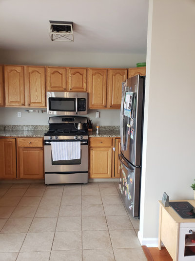 Kitchen Tour: An Airy Coastal Look With Clever Island Seating | Houzz IE