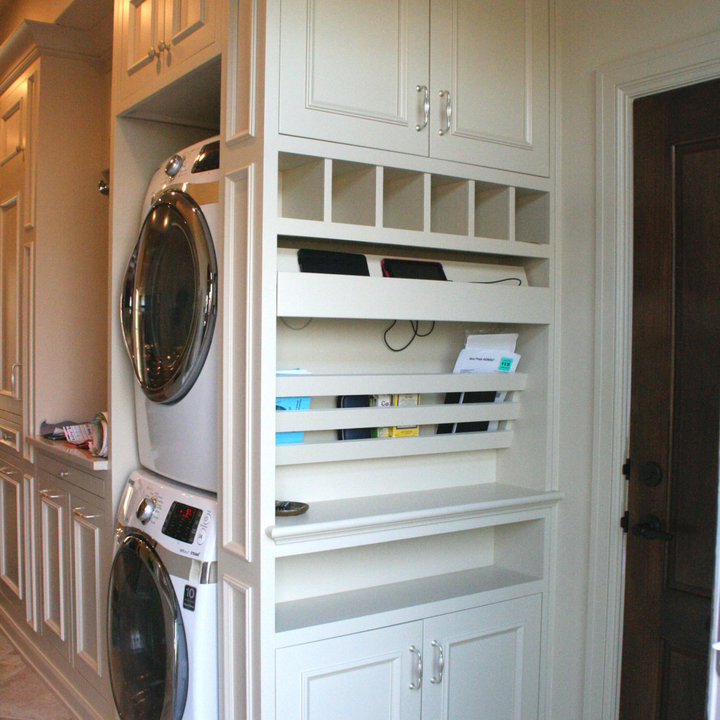 75 Beautiful Industrial Laundry Room Ideas & Designs - May 2024 | Houzz AU