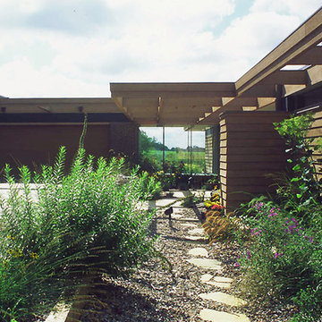Enclosed Breezeway - Photos & Ideas | Houzz