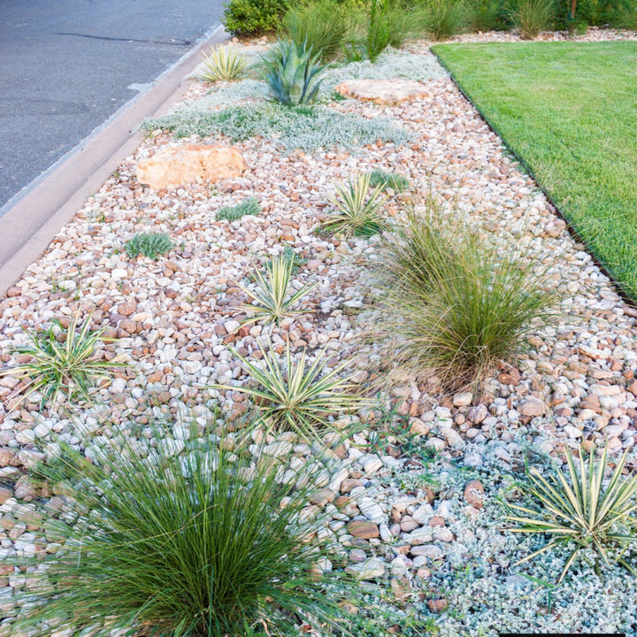 75 River Rock Lawn Edging Ideas You'll Love - October, 2025 | Houzz