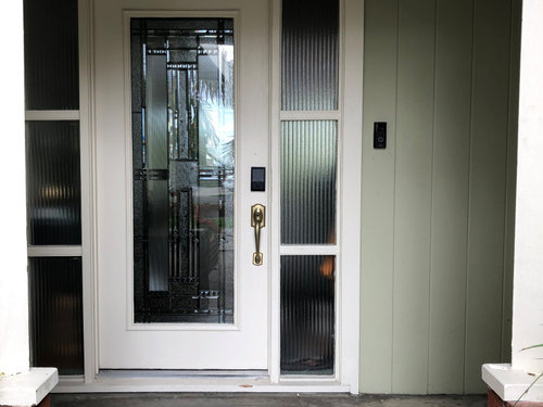 Help decorating around an off-centered front door