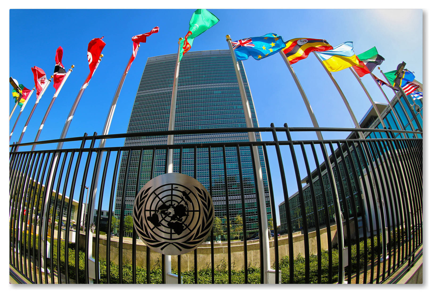 CATeyes 'United Nations 1' Canvas Art, 19 x 12 - Contemporary - Prints ...