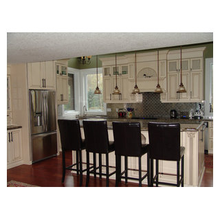 Country Kitchen in Cambridge - Traditional - Kitchen - Toronto - by ...