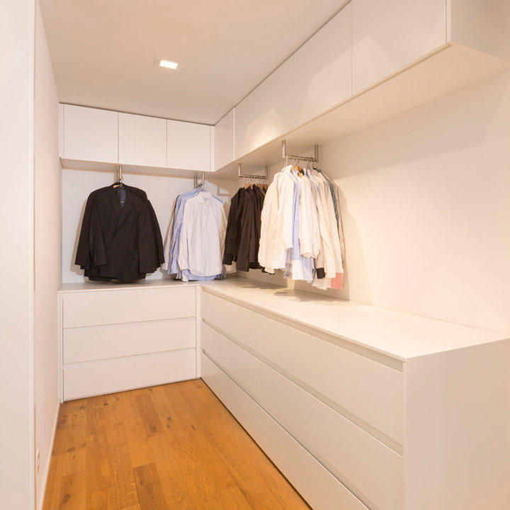 75 Beautiful Small Walk-in Wardrobe Ideas & Designs - September 2025 ...