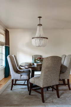 rug or no rug under dining table