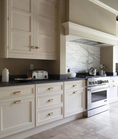 Sand color kitchen cabinets. confuse about countertop and backsplash ...