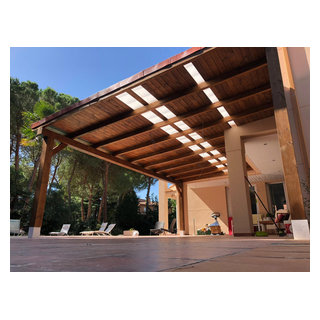Pérgola con teja plástica color arcilla y translúcida - Farmhouse ...