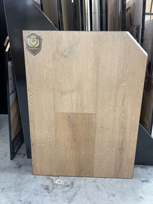 LVP Lions Floor Tannin Honey