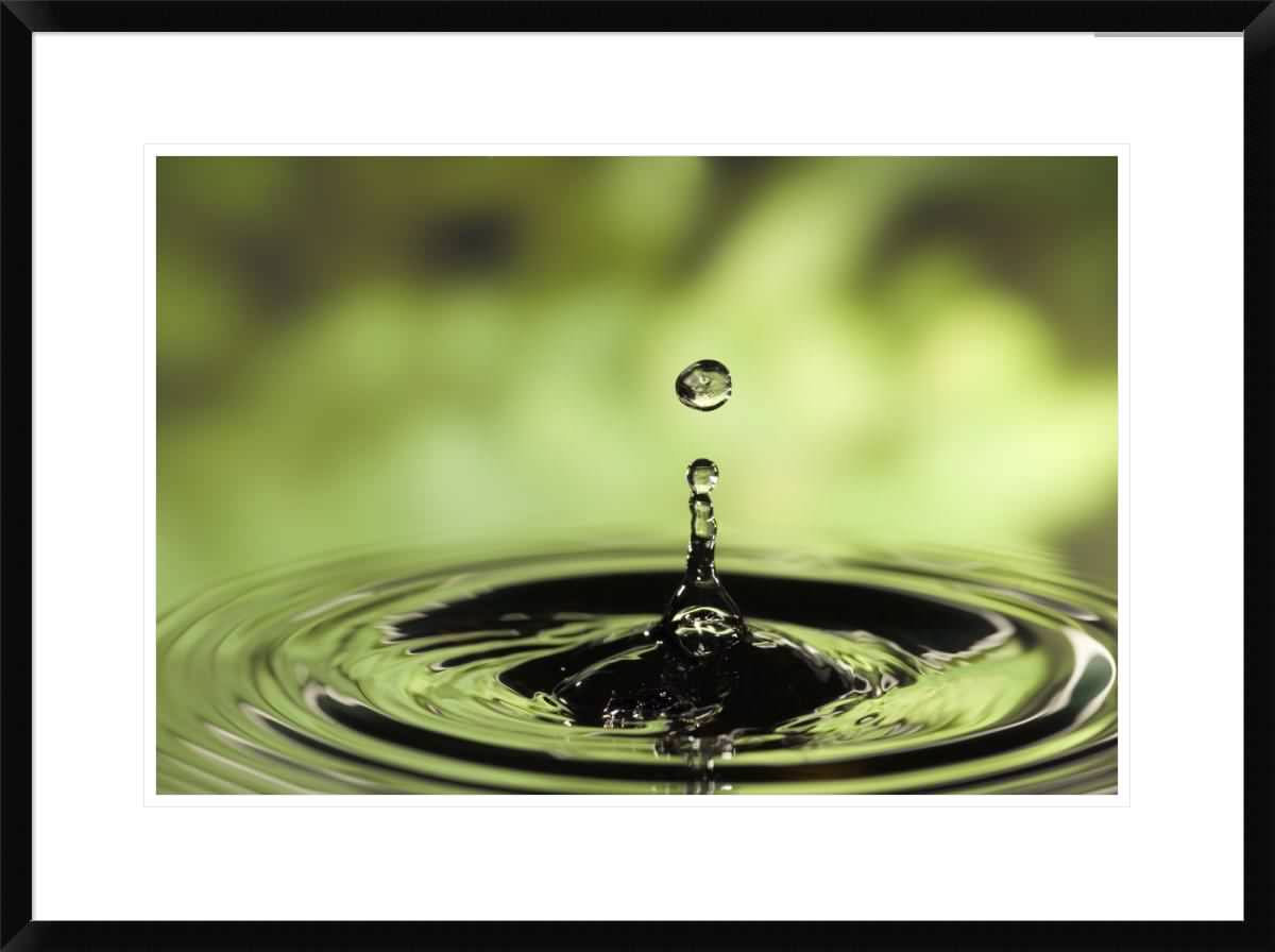 Ripples Radiating Out From Drop Of Water Splashing Into Calm Pool, 30 ...