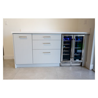 Modern Hybrid Kitchen Remodel Done in a Two-Tone Color - Modern ...