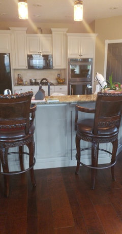 Peninsula different color than rest of the kitchen???