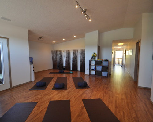 Small Contemporary Home Yoga Studio Design Ideas, Renovations & Photos