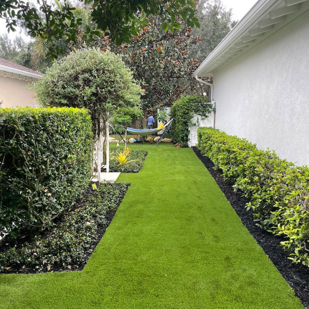 75 Mulch and Vinyl Fence Landscaping Ideas You'll Love - June, 2025 | Houzz