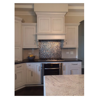 Timber Creek Lane - Transitional - Kitchen - Chicago - by Jamie Crose ...