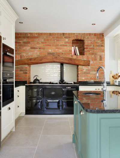 20 Kitchens Straight Out of the English Countryside