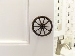 What drawer pull style for LARGE, oversized drawers?