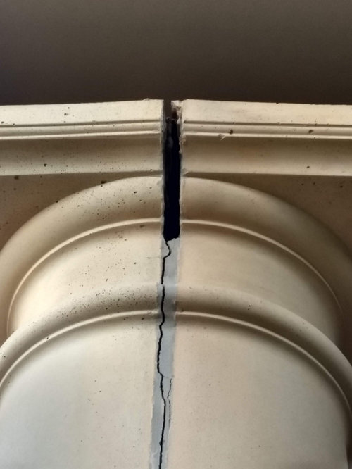 Big crack of concrete column, pillar