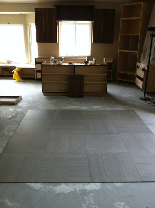 Stone tile pattern orientation - veins aligned or alternating?