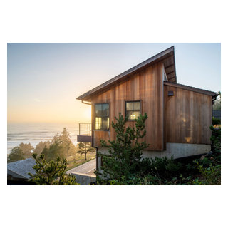 Oregon Beach House - Beach Style - Exterior - Portland - by Rehkamp ...