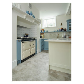 Classic Shaker Kitchen - Farmhouse - Kitchen - Wiltshire - by New ...