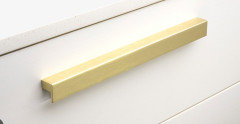 Tab finger pulls — how to make them work with vertical cabinets | Houzz ...