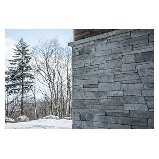 Contemporary house with Willki stone veneer siding - Contemporain ...