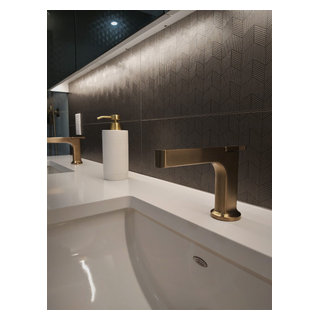 Barrhaven Modern Ensuite Bathroom - Modern - Bathroom - Ottawa - by ...