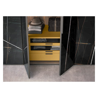 Modern marble look master wardrobe - Moderne - Armoire et Dressing ...