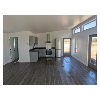 20x30 Summit Series – Small Kitchen + Medium Bath - Midcentury ...