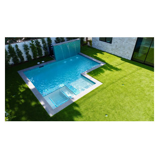Morisson pool and spa raised wall with sheer decent - Contemporary ...