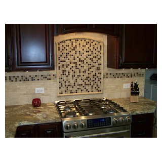 Rai - Traditional - Kitchen - Chicago - by JandB Kitchen Designs | Houzz