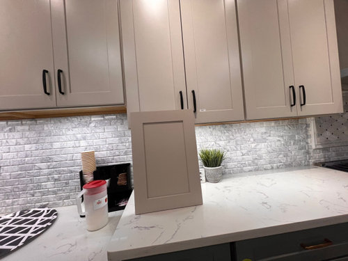 Sand color kitchen cabinets. confuse about countertop and backsplash