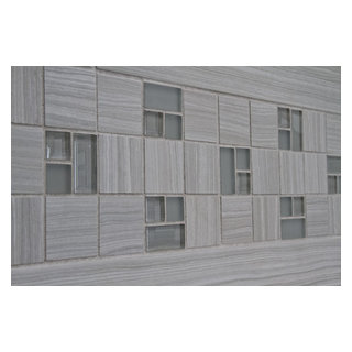 Strand by Campogalliano - linear stone look tile shower - Contemporain ...