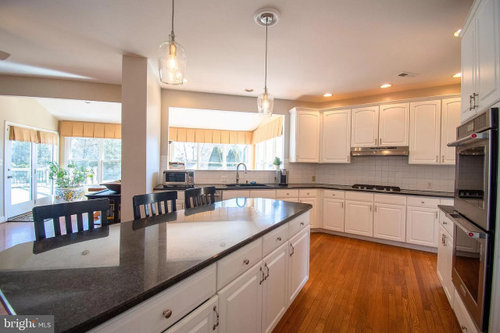 Assymetrical kitchen