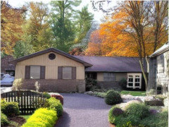Exterior colors and landscaping for 1970s ranch