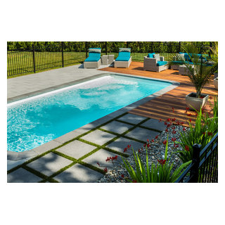 Pools decks | Piscine - Contemporary - Pool - Montreal - by Bolduc | Houzz