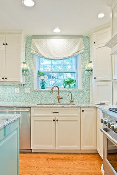 Asymmetrical kitchen cabinets-how can I balance this wall?