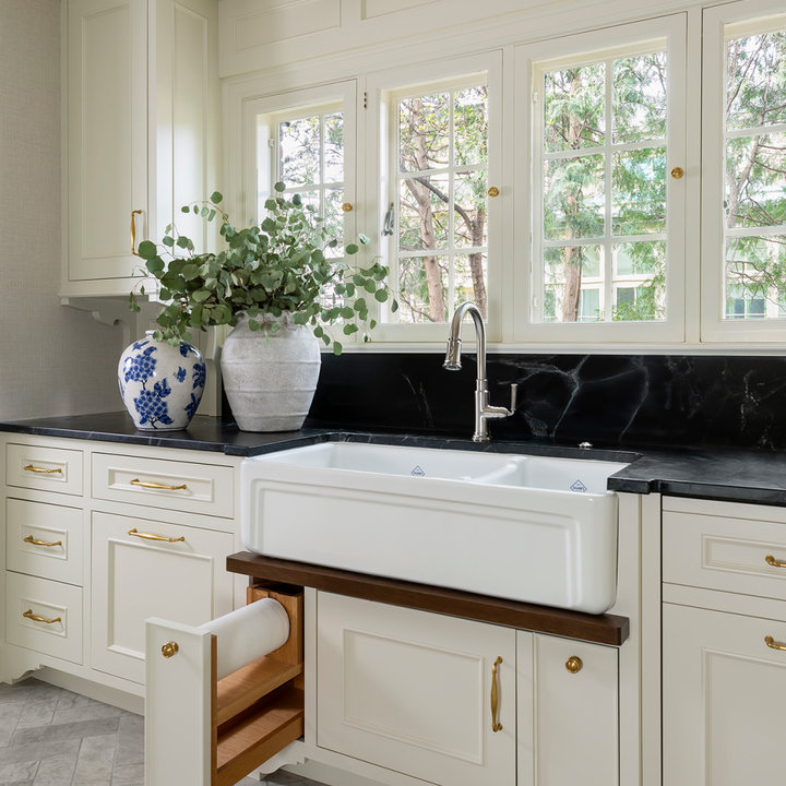 75 Beautiful Kitchen with Black Benchtop Ideas & Designs - December ...