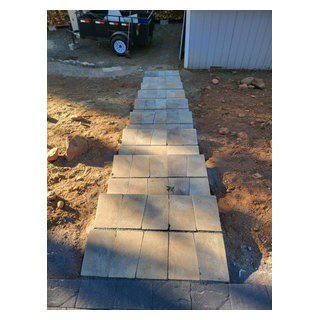 Arizona Platinum Spring Turf with Avalon Slate Pavers - Contemporary ...