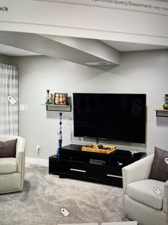 Centre TV under bulkhead