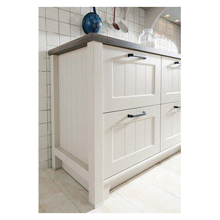 Ageless Kitchen - Farmhouse - Kitchen - Other - by Kash Kitchens | Houzz