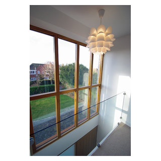 fiirst floor landing over the double height entrance - Contemporary ...