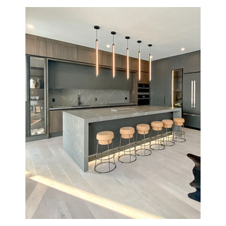 Dark Textured Luxe Lounge Kitchen: London, ON - Modern - Kitchen ...